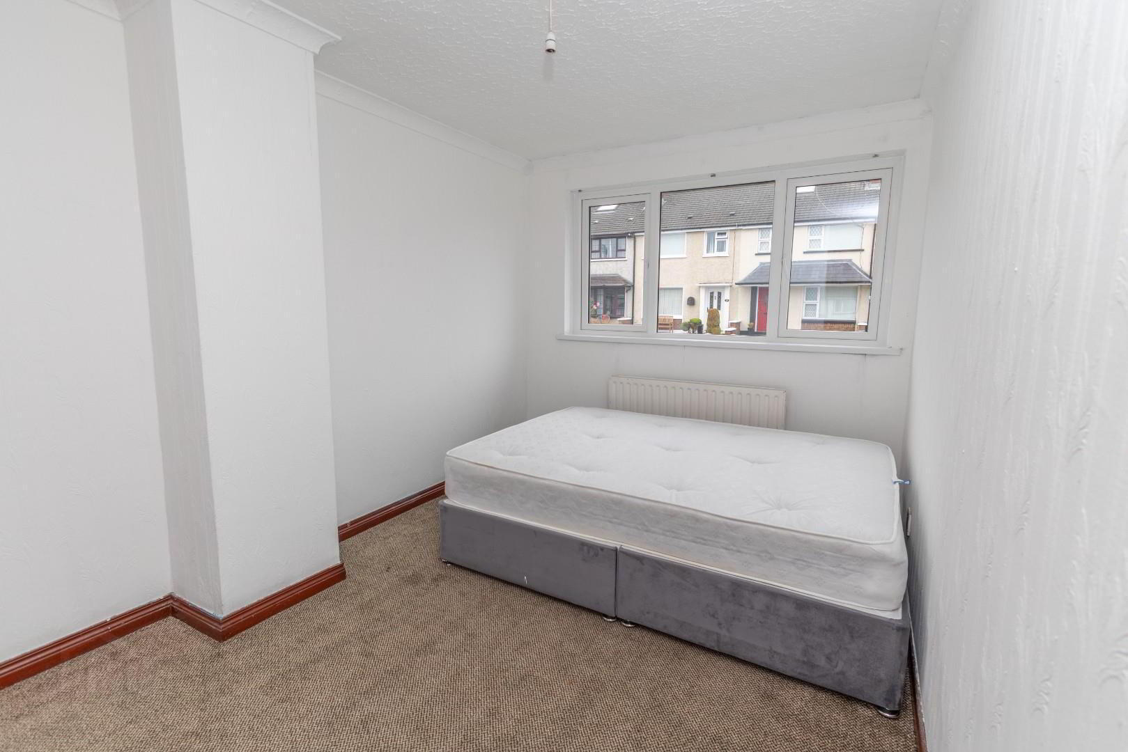 16 Hennessy Park, Newry