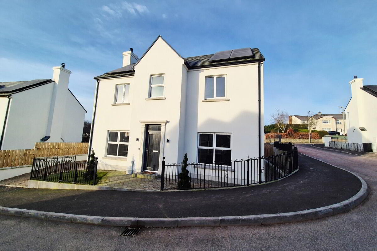 2 Dergmoney Manor, Omagh