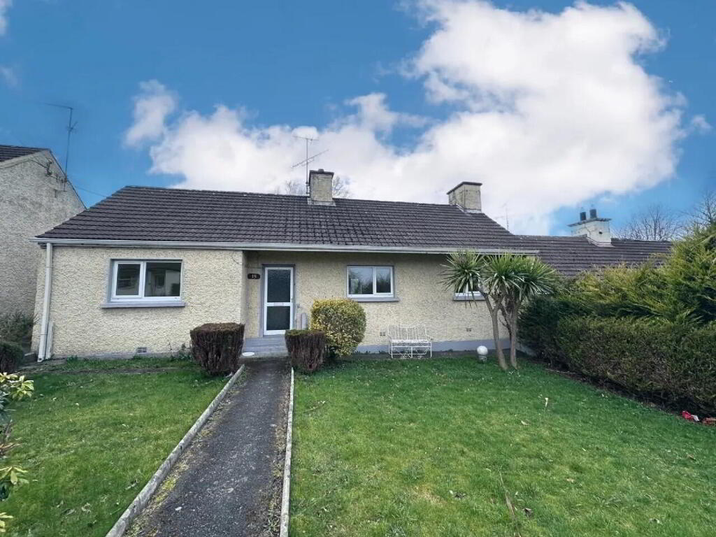 15 Oriel Park, Emyvale