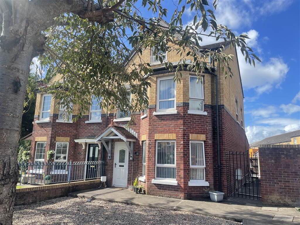 82 Beechmount Pass, Belfast