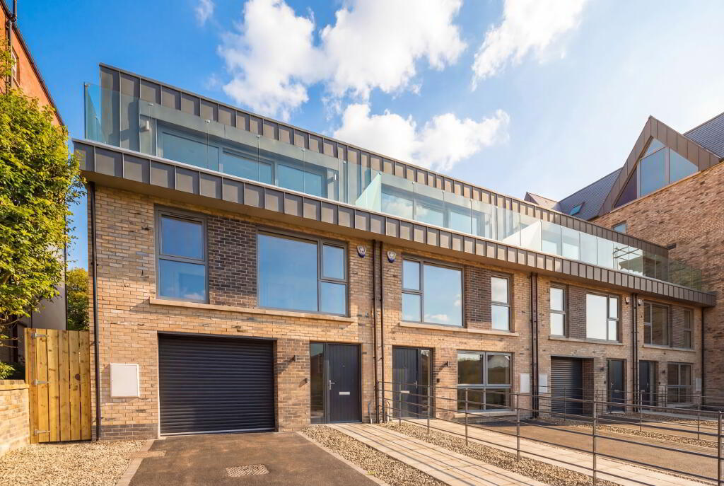 3 Priory Gate, Holywood
