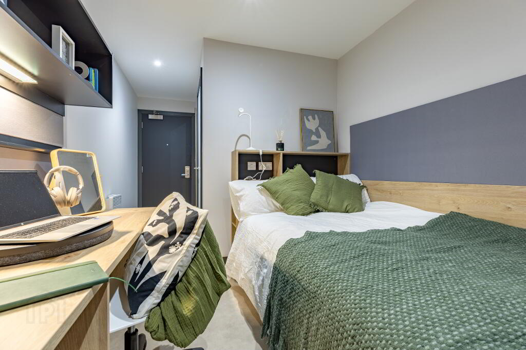 Classic En Suite, Biscuit Factory, 140 Little Donegall St, Belfast