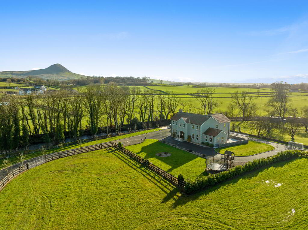 12 Aghacully Road, Broughshane, Ballymena